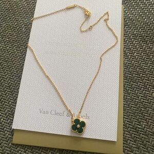 Van Cleef & Arpels | Jewelry | Van Cleef Arpels Gold And Green Clover ...